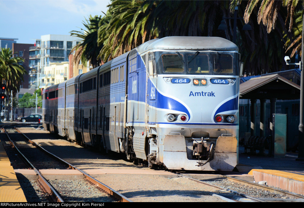 AMTK 464 Pacific Surfliner Train #774